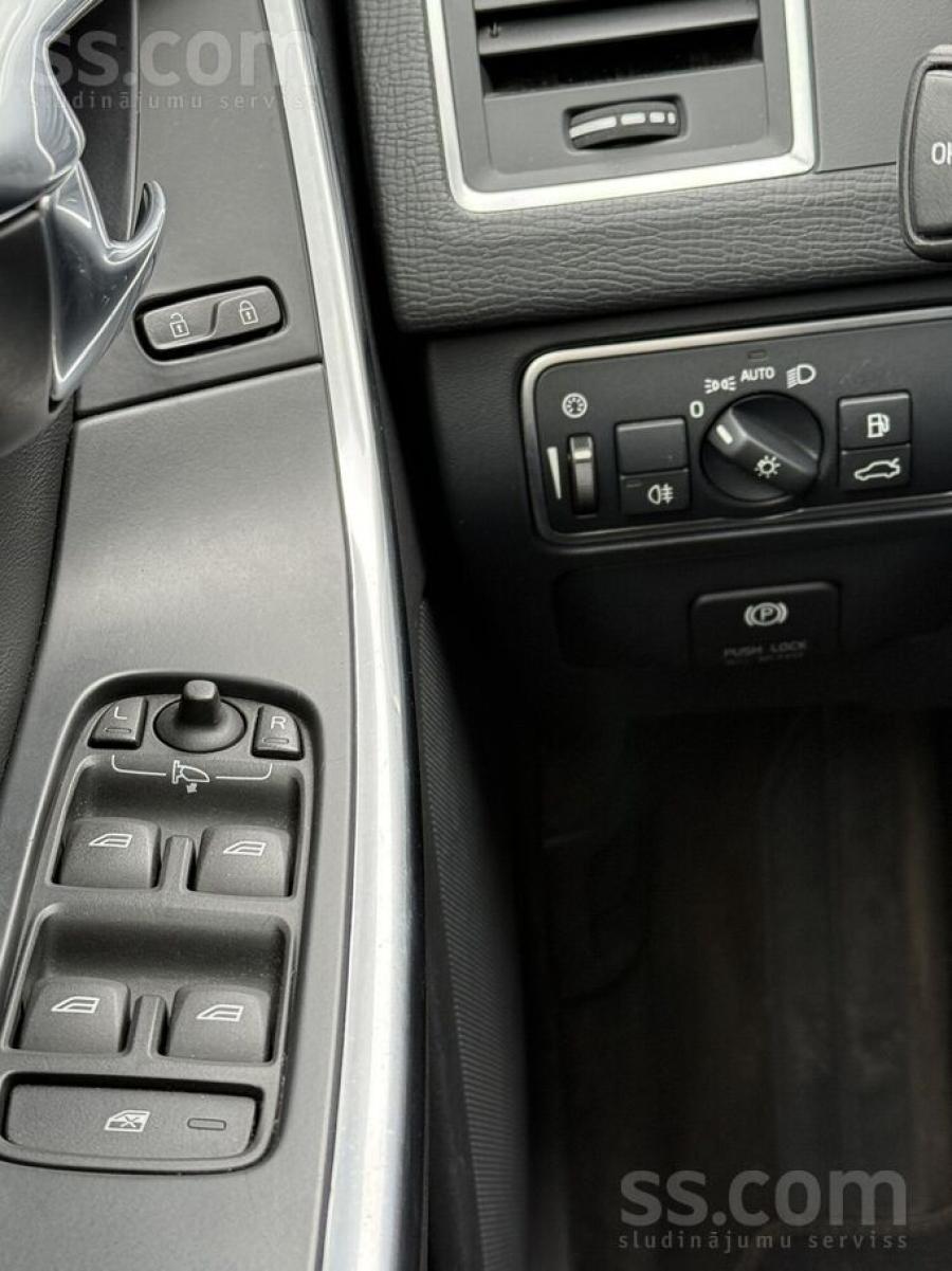 Balts Volvo XC60 2014 Rīga, ar dzinēja tilpumu 2.40 L un nobraukumu 0 tūkst. km par 13300 €, foto 13 vietnē AUTOMOTO.COM.LV