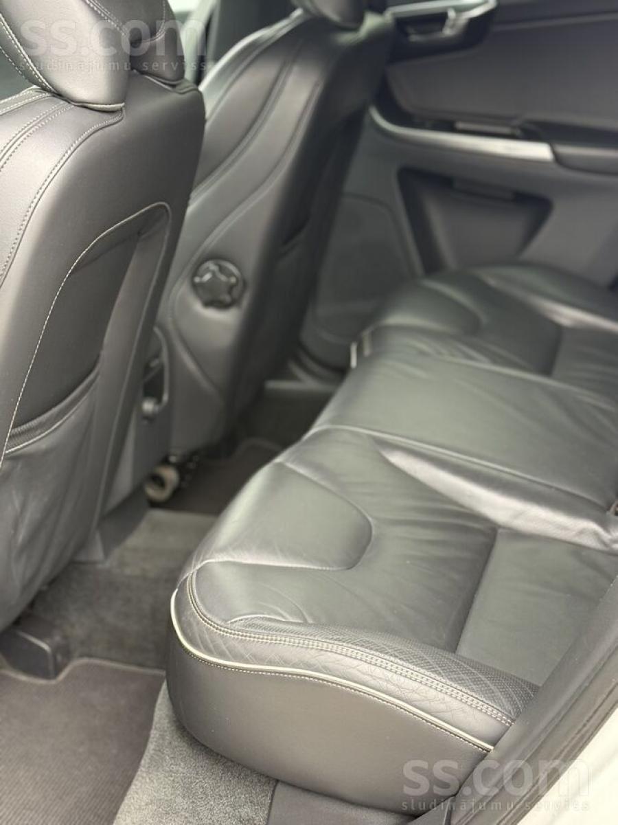 Balts Volvo XC60 2014 Rīga, ar dzinēja tilpumu 2.40 L un nobraukumu 0 tūkst. km par 13300 €, foto 14 vietnē AUTOMOTO.COM.LV