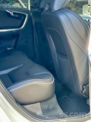 Balts Volvo XC60 2014 Rīga, ar dzinēja tilpumu 2.40 L un nobraukumu 0 tūkst. km par 13300 €, foto 15 vietnē AUTOMOTO.COM.LV