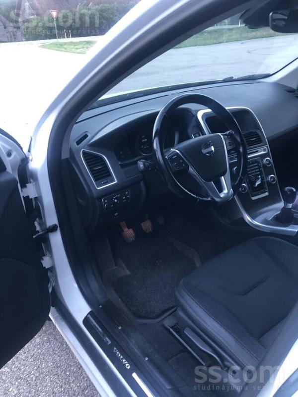 Balts Volvo XC60 2014 Rēzekne, ar dzinēja tilpumu 2.40 L un nobraukumu 250 tūkst. km par 11400 €, foto 6 vietnē AUTOMOTO.COM.LV