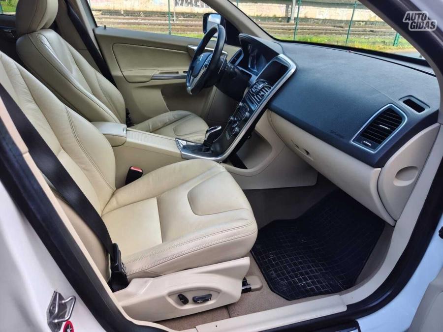 Balts Volvo XC60 2014 Šauļi, ar dzinēja tilpumu 3.00 L un nobraukumu 189 tūkst. km par 10600 €, foto 14 vietnē AUTOMOTO.COM.LV