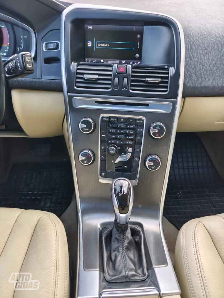 Balts Volvo XC60 2014 Šauļi, ar dzinēja tilpumu 3.00 L un nobraukumu 189 tūkst. km par 10600 €, foto 15 vietnē AUTOMOTO.COM.LV