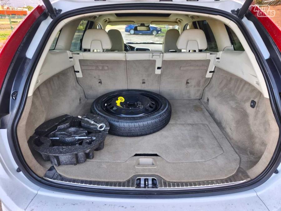 Balts Volvo XC60 2014 Šauļi, ar dzinēja tilpumu 3.00 L un nobraukumu 189 tūkst. km par 10600 €, foto 17 vietnē AUTOMOTO.COM.LV