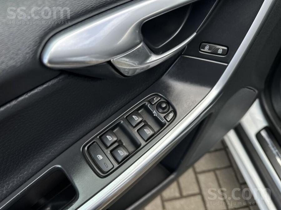 Balts Volvo XC60 2014 Rīga, ar dzinēja tilpumu 2.40 L un nobraukumu 181 tūkst. km par 13100 €, foto 13 vietnē AUTOMOTO.COM.LV