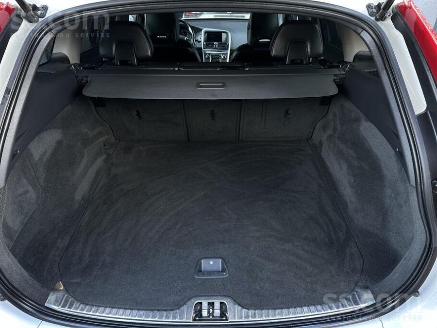 Balts Volvo XC60 2014 Rīga, ar dzinēja tilpumu 2.40 L un nobraukumu 181 tūkst. km par 13100 €, foto 23 vietnē AUTOMOTO.COM.LV