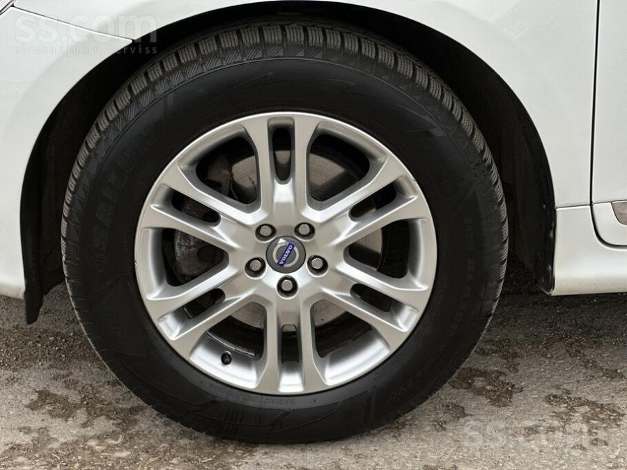Balts Volvo XC60 2014 Rīga, ar dzinēja tilpumu 2.40 L un nobraukumu 181 tūkst. km par 13100 €, foto 31 vietnē AUTOMOTO.COM.LV