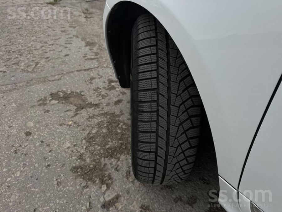 Balts Volvo XC60 2014 Rīga, ar dzinēja tilpumu 2.40 L un nobraukumu 181 tūkst. km par 13100 €, foto 34 vietnē AUTOMOTO.COM.LV