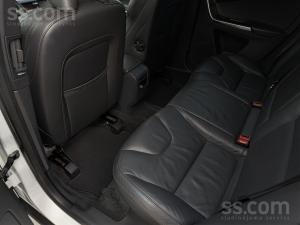 White Volvo XC60 2014 in Riga, with an engine capacity of 2.40 L and mileage of 0 thousand km for 12990 €, photo 19 on AUTOMOTO.COM.LV