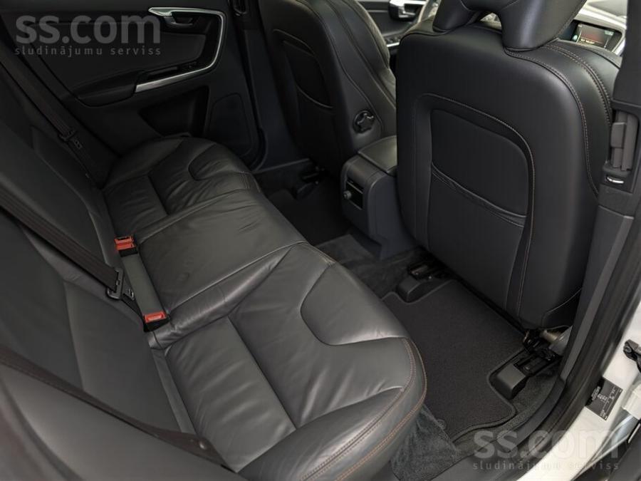 White Volvo XC60 2014 in Riga, with an engine capacity of 2.40 L and mileage of 0 thousand km for 12990 €, photo 20 on AUTOMOTO.COM.LV