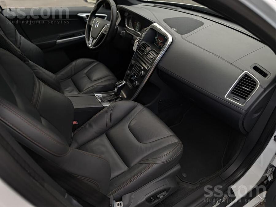 White Volvo XC60 2014 in Riga, with an engine capacity of 2.40 L and mileage of 0 thousand km for 12990 €, photo 21 on AUTOMOTO.COM.LV