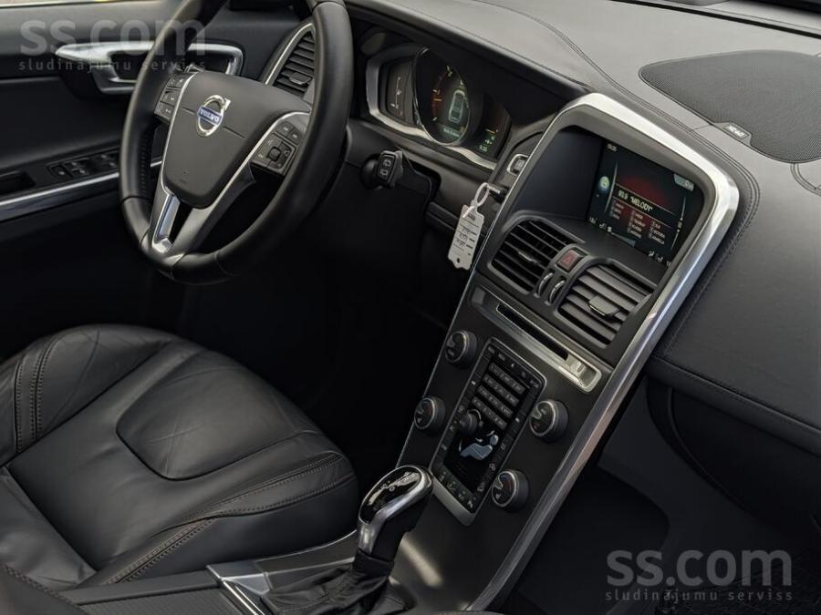 White Volvo XC60 2014 in Riga, with an engine capacity of 2.40 L and mileage of 0 thousand km for 12990 €, photo 24 on AUTOMOTO.COM.LV