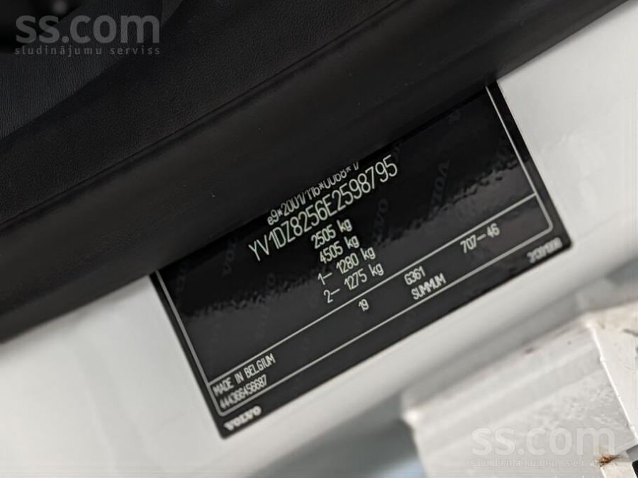 White Volvo XC60 2014 in Riga, with an engine capacity of 2.40 L and mileage of 0 thousand km for 12990 €, photo 34 on AUTOMOTO.COM.LV