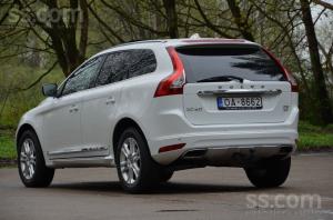 White Volvo XC60 2015 in Riga, with an engine capacity of 2.40 L and mileage of 182 thousand km for 16390 €, photo 7 on AUTOMOTO.COM.LV
