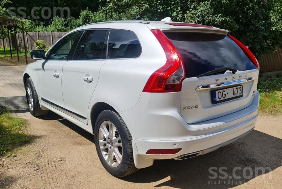 White Volvo XC60 2015 in Riga, with an engine capacity of 2.40 L and mileage of 94 thousand km for 14700 €, photo 2 on AUTOMOTO.COM.LV
