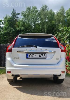 White Volvo XC60 2015 in Riga, with an engine capacity of 2.40 L and mileage of 94 thousand km for 14700 €, photo 7 on AUTOMOTO.COM.LV