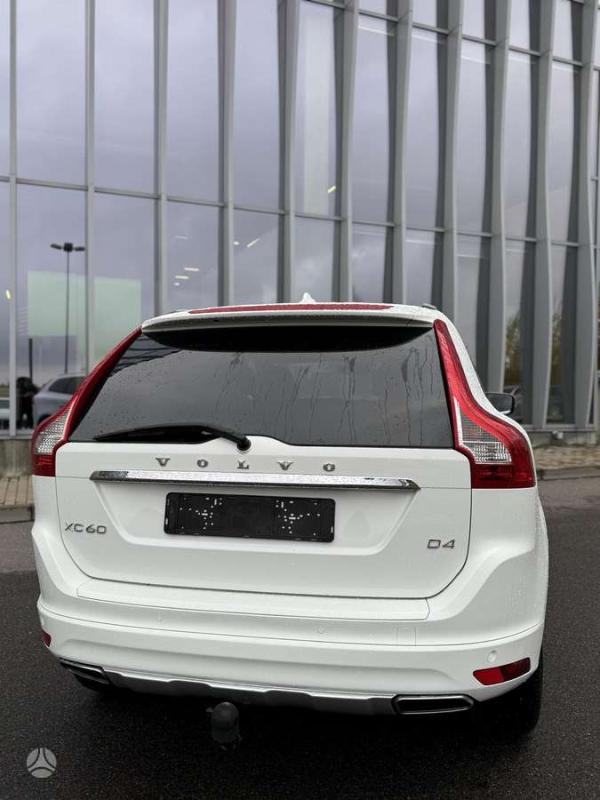 White Volvo XC60 2015 in Vilnius, with an engine capacity of 1.97 L and mileage of 270 thousand km for 12800 €, photo 6 on AUTOMOTO.COM.LV
