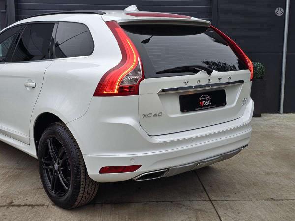 White Volvo XC60 2015 in Utena, with an engine capacity of 2.40 L and mileage of 228 thousand km for 14650 €, photo 6 on AUTOMOTO.COM.LV