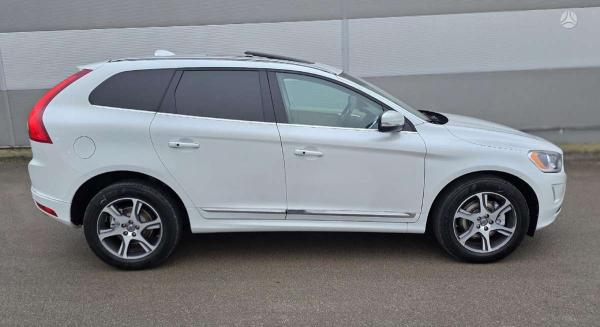 Balts Volvo XC60 2015 Šauļi, ar dzinēja tilpumu 2.95 L un nobraukumu 146 tūkst. km par 11700 €, foto 4 vietnē AUTOMOTO.COM.LV