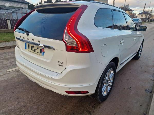 Balts Volvo XC60 2015 Tauragė, ar dzinēja tilpumu 2.40 L un nobraukumu 250 tūkst. km par 12100 €, foto 4 vietnē AUTOMOTO.COM.LV