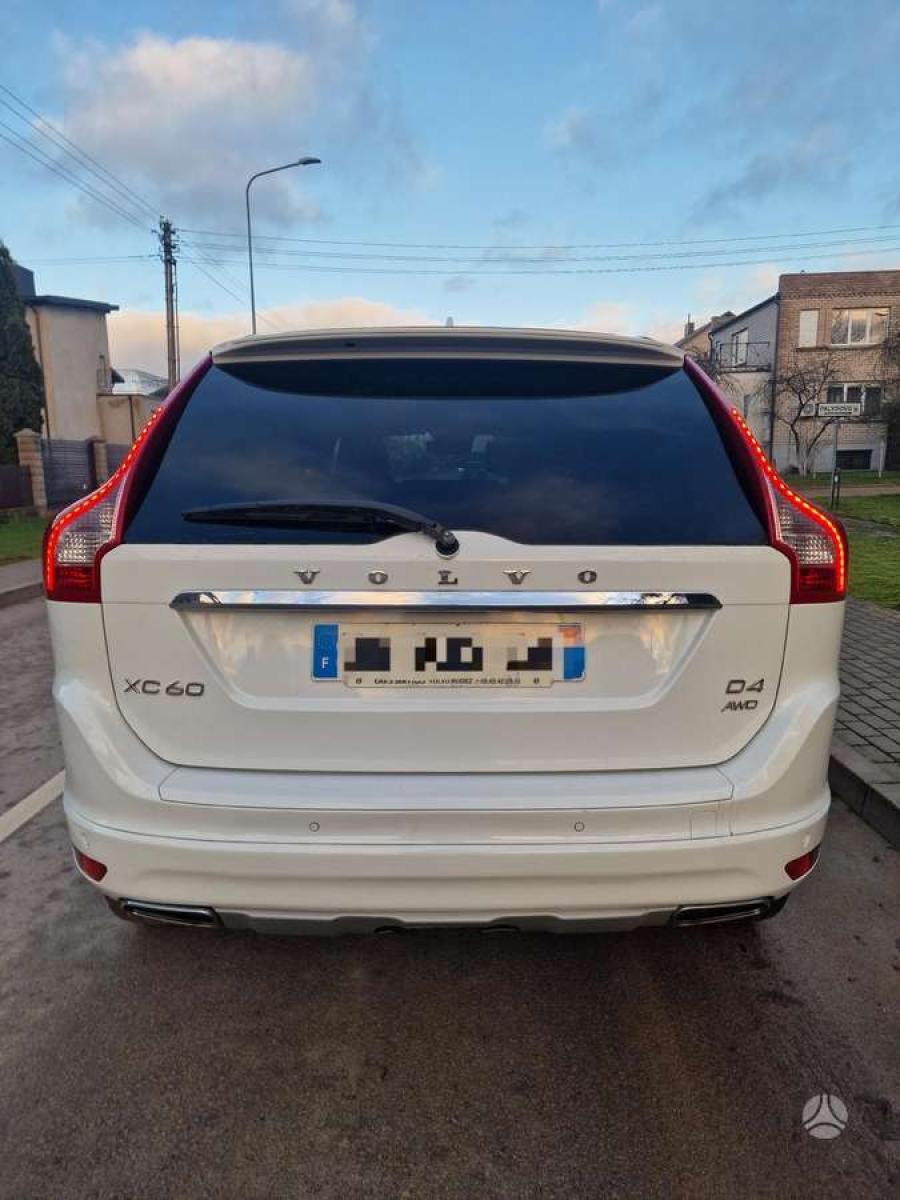 Balts Volvo XC60 2015 Tauragė, ar dzinēja tilpumu 2.40 L un nobraukumu 250 tūkst. km par 12100 €, foto 5 vietnē AUTOMOTO.COM.LV
