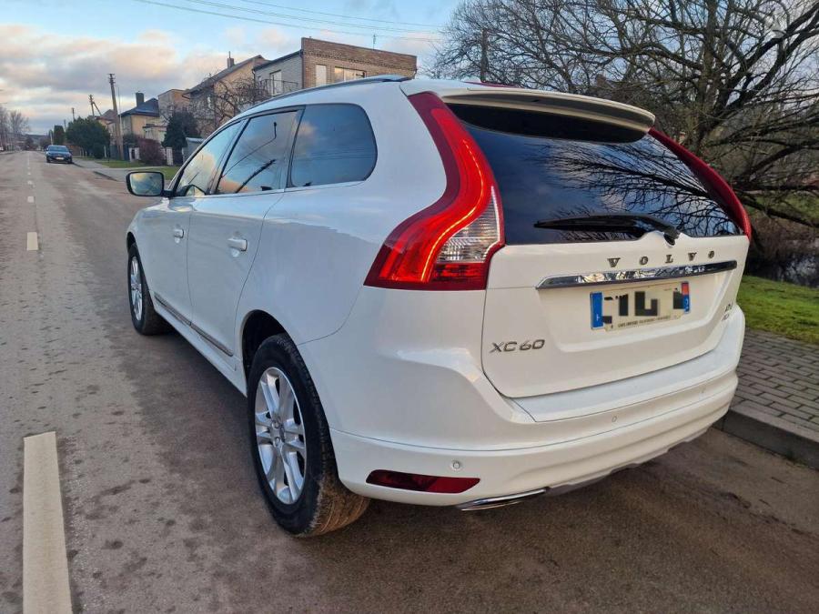 Balts Volvo XC60 2015 Tauragė, ar dzinēja tilpumu 2.40 L un nobraukumu 250 tūkst. km par 12100 €, foto 6 vietnē AUTOMOTO.COM.LV