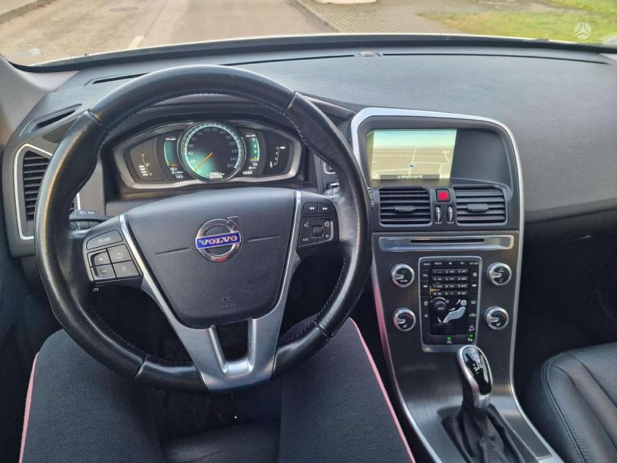 Balts Volvo XC60 2015 Tauragė, ar dzinēja tilpumu 2.40 L un nobraukumu 250 tūkst. km par 12100 €, foto 21 vietnē AUTOMOTO.COM.LV