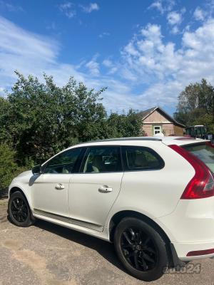 Balts Volvo XC60 2015 Rīga, ar dzinēja tilpumu 1.97 L un nobraukumu 310 tūkst. km par 9200 €, foto 4 vietnē AUTOMOTO.COM.LV