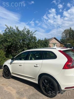 Balts Volvo XC60 2015 Rīga, ar dzinēja tilpumu 2.00 L un nobraukumu 310 tūkst. km par 9200 €, foto 4 vietnē AUTOMOTO.COM.LV