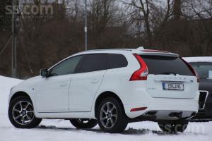 White Volvo XC60 2015 in Tukums, with an engine capacity of 2.00 L and mileage of 204 thousand km for 11990 €, photo 4 on AUTOMOTO.COM.LV