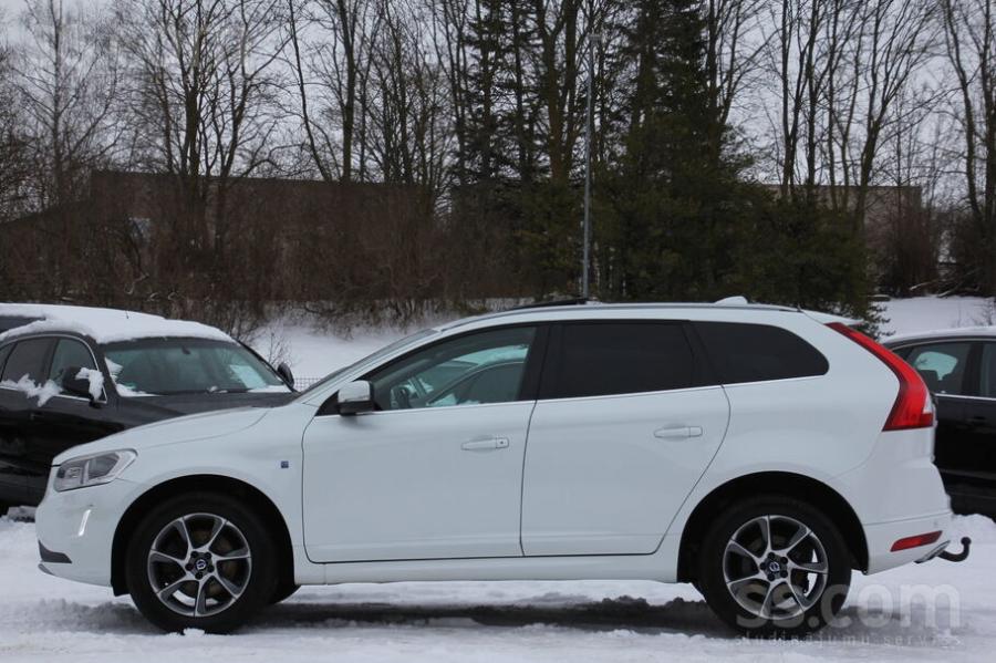 White Volvo XC60 2015 in Tukums, with an engine capacity of 2.00 L and mileage of 204 thousand km for 11990 €, photo 10 on AUTOMOTO.COM.LV