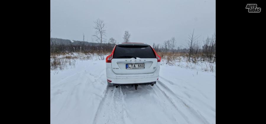 White Volvo XC60 2015 in Vilnius, with an engine capacity of 2.40 L and mileage of 451 thousand km for 13999 €, photo 5 on AUTOMOTO.COM.LV
