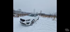 White Volvo XC60 2015 in Vilnius, with an engine capacity of 2.40 L and mileage of 451 thousand km for 13999 €, photo 10 on AUTOMOTO.COM.LV