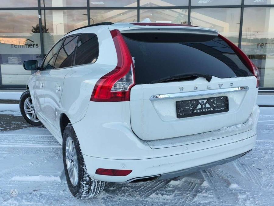 White Volvo XC60 2015 in Vilnius, with an engine capacity of 2.40 L and mileage of 119 thousand km for 13950 €, photo 23 on AUTOMOTO.COM.LV