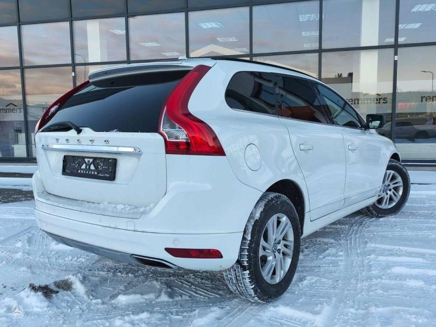 White Volvo XC60 2015 in Vilnius, with an engine capacity of 2.40 L and mileage of 119 thousand km for 13950 €, photo 26 on AUTOMOTO.COM.LV