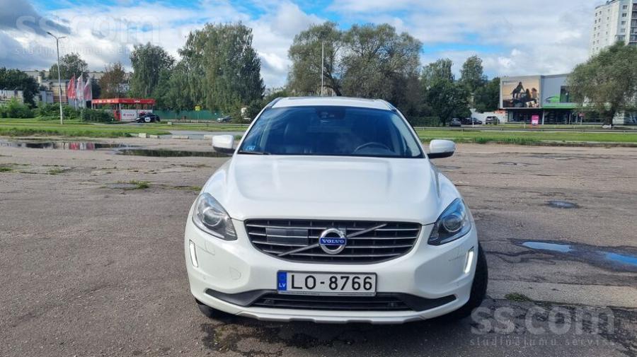 White Volvo XC60 2015 in Riga, with an engine capacity of 2.40 L and mileage of 171 thousand km for 15390 €, photo 1 on AUTOMOTO.COM.LV