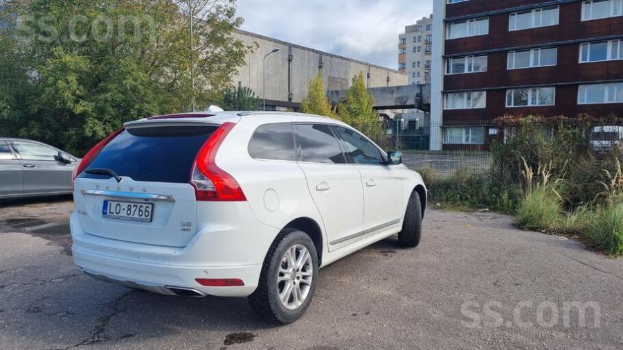White Volvo XC60 2015 in Riga, with an engine capacity of 2.40 L and mileage of 171 thousand km for 15390 €, photo 6 on AUTOMOTO.COM.LV