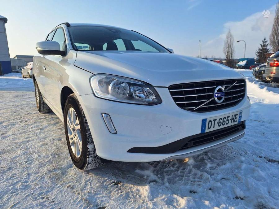 White Volvo XC60 2015 in Taurage, with an engine capacity of 1.98 L and mileage of 239 thousand km for 9800 €, photo 1 on AUTOMOTO.COM.LV