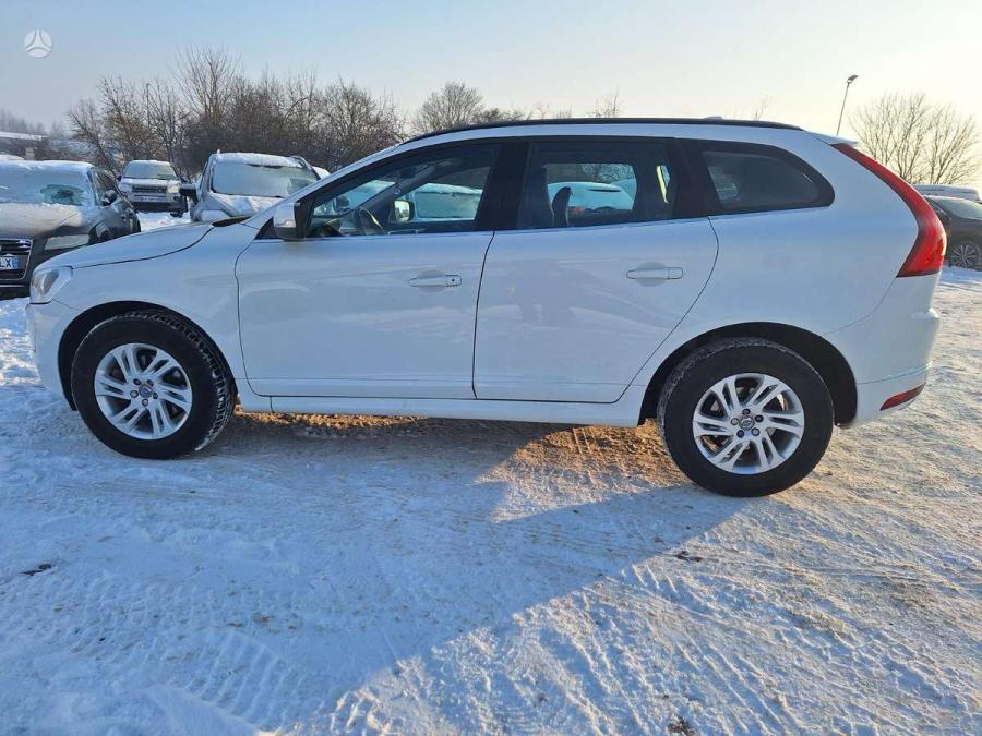 White Volvo XC60 2015 in Taurage, with an engine capacity of 1.98 L and mileage of 239 thousand km for 9800 €, photo 4 on AUTOMOTO.COM.LV