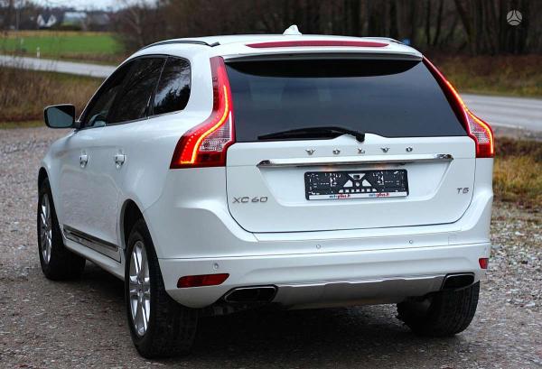 White Volvo XC60 2015 in Kretinga, with an engine capacity of 1.97 L and mileage of 165 thousand km for 11999 €, photo 8 on AUTOMOTO.COM.LV