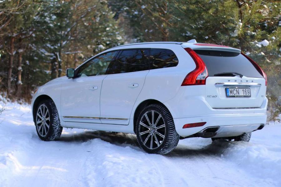 White Volvo XC60 2015 in Kaunas, with an engine capacity of 1.97 L and mileage of 133 thousand km for 12999 €, photo 3 on AUTOMOTO.COM.LV