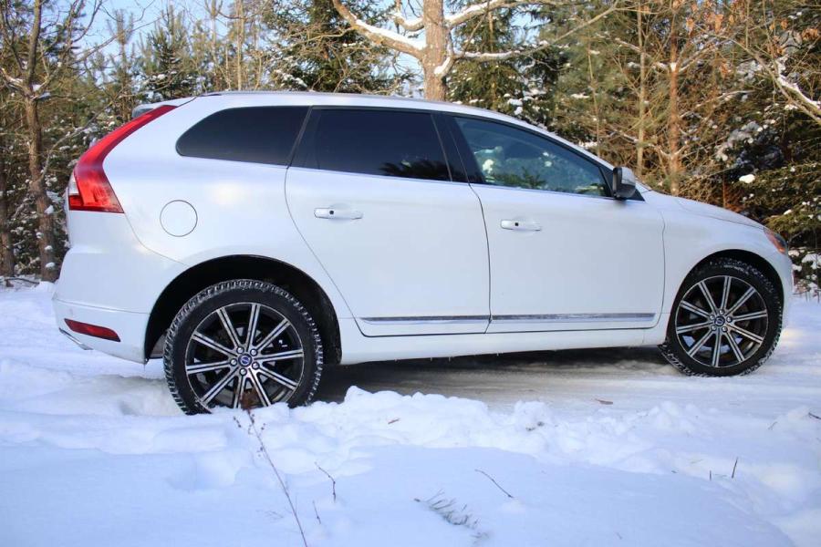 White Volvo XC60 2015 in Kaunas, with an engine capacity of 1.97 L and mileage of 133 thousand km for 12999 €, photo 5 on AUTOMOTO.COM.LV
