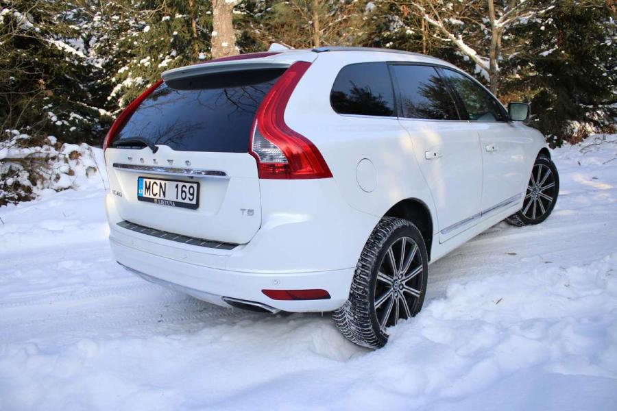 White Volvo XC60 2015 in Kaunas, with an engine capacity of 1.97 L and mileage of 133 thousand km for 12999 €, photo 18 on AUTOMOTO.COM.LV