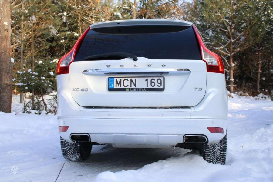 White Volvo XC60 2015 in Kaunas, with an engine capacity of 1.97 L and mileage of 133 thousand km for 12999 €, photo 19 on AUTOMOTO.COM.LV
