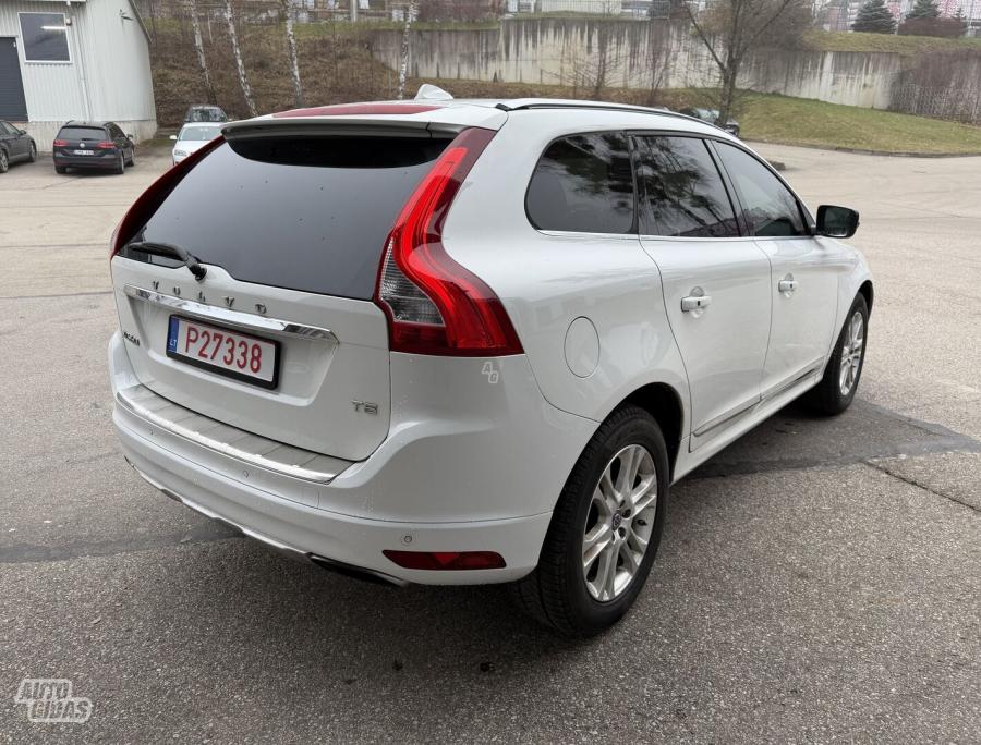 Balts Volvo XC60 2015 Alīta, ar dzinēja tilpumu 2.00 L un nobraukumu 200 tūkst. km par 11700 €, foto 5 vietnē AUTOMOTO.COM.LV
