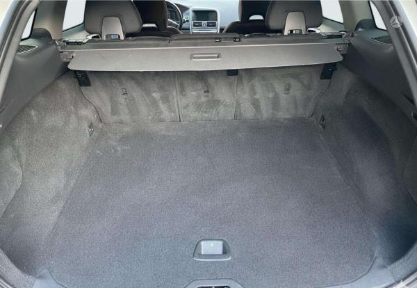 Balts Volvo XC60 2015 Viļņa, ar dzinēja tilpumu 1.97 L un nobraukumu 258 tūkst. km par 10650 €, foto 11 vietnē AUTOMOTO.COM.LV