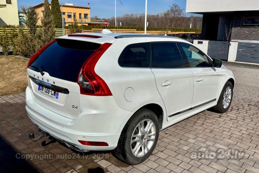 White Volvo XC60 2015 in Parnu, with an engine capacity of 2.00 L and mileage of 177 thousand km for 14490 €, photo 5 on AUTOMOTO.COM.LV