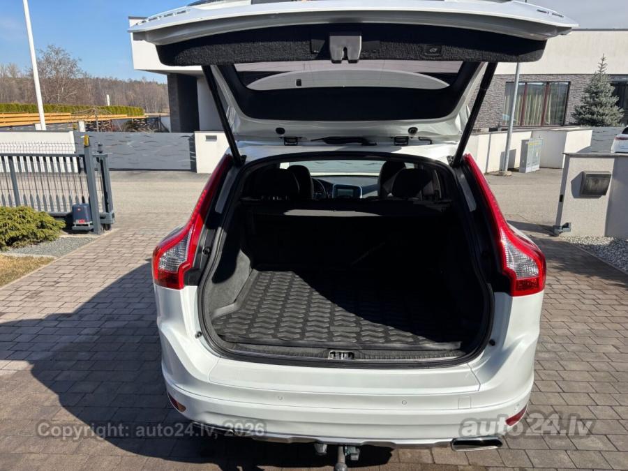 White Volvo XC60 2015 in Parnu, with an engine capacity of 2.00 L and mileage of 177 thousand km for 14490 €, photo 10 on AUTOMOTO.COM.LV