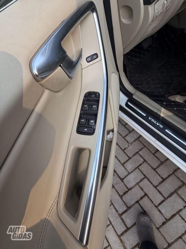 Balts Volvo XC60 2015 Prienai, ar dzinēja tilpumu 2.50 L un nobraukumu 260 tūkst. km par 12000 €, foto 9 vietnē AUTOMOTO.COM.LV