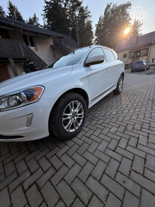 Balts Volvo XC60 2015 Prienai, ar dzinēja tilpumu 2.50 L un nobraukumu 260 tūkst. km par 10999 €, foto 4 vietnē AUTOMOTO.COM.LV