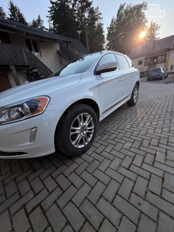 Белый Вольво ХС60 2015 в Пренай, объемом двигателя 2.50 л и пробегом 260 тыс. км за 12000 €, фото 4 на AUTOMOTO.COM.LV